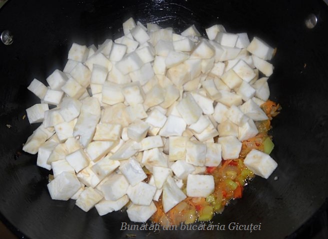 Tocană cu ţelină şi pui – Bucătăria Gicuței