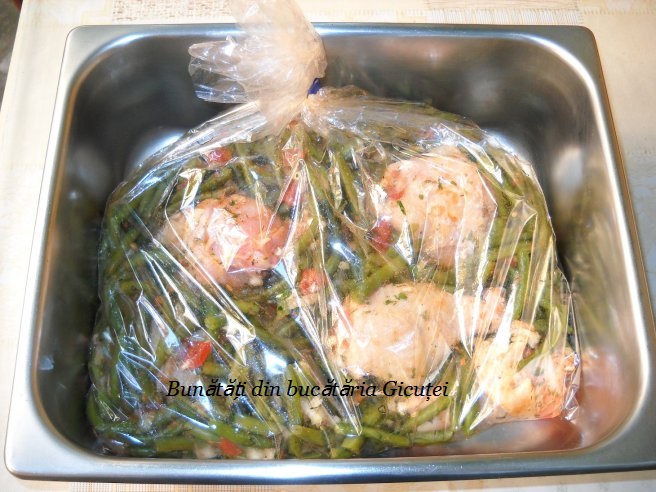 Pulpe de pui și fasole verde gătite în pungă – Bucătăria Gicuței