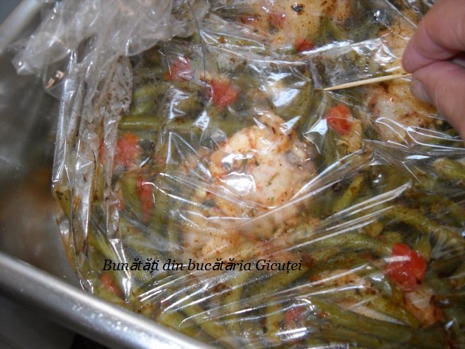 Pulpe de pui și fasole verde gătite în pungă – Bucătăria Gicuței